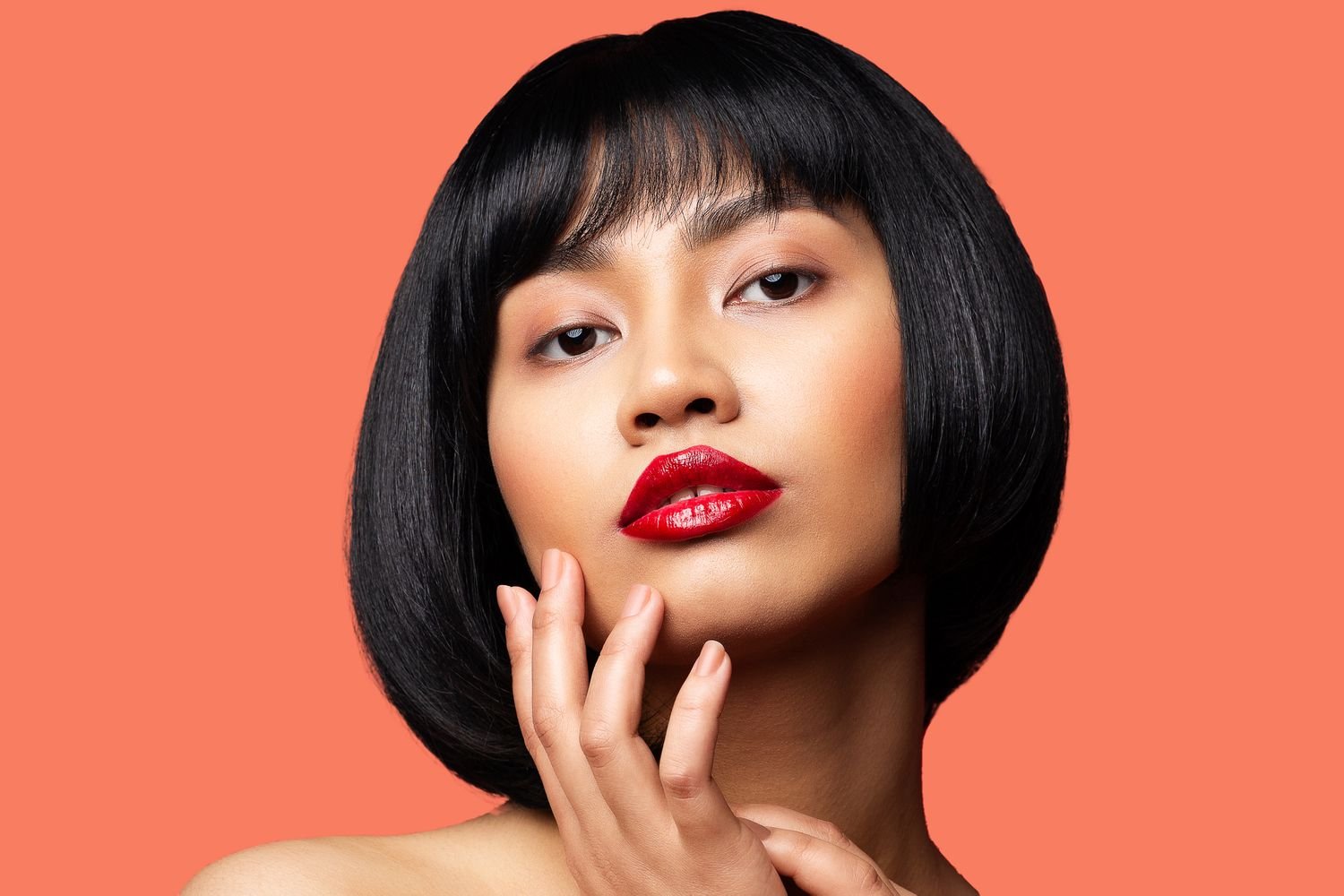 Gaya rambut Sebahu Shoulder-Length Blunt Cut: Lebih dari Sekadar ...